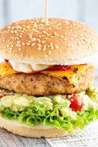 Krokante kipburger met chipotle en guacamole - Simone's Kitchen