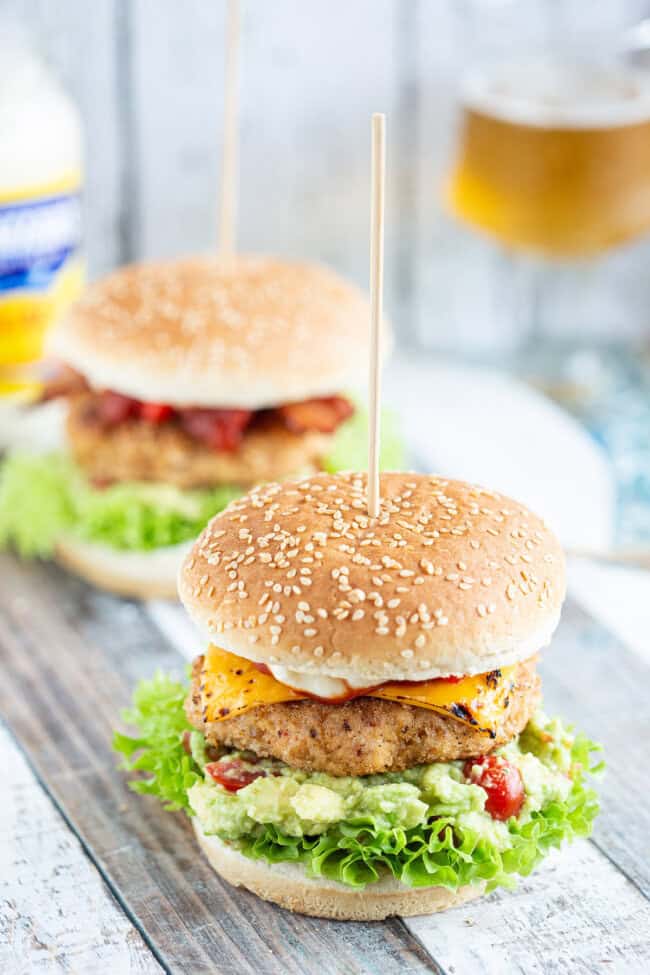 Krokante kipburger met chipotle en guacamole - Simone's Kitchen