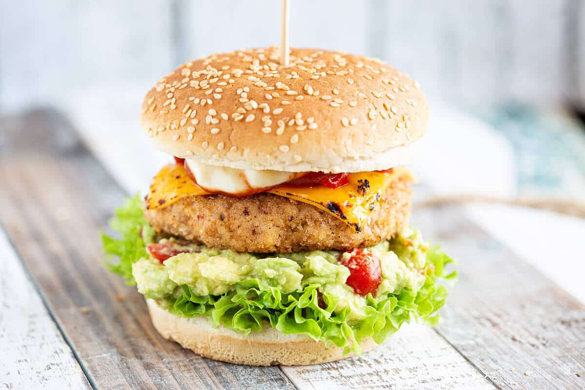 Krokante kipburger met chipotle en guacamole - Simone's Kitchen
