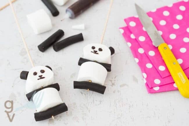 Panda kindertraktatie - marshmallow pandabeertjes - Simone's Kitchen