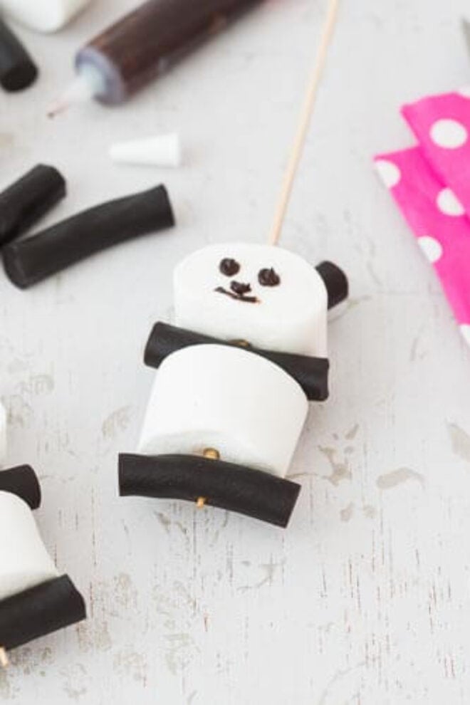 Panda kindertraktatie - marshmallow pandabeertjes - Simone's Kitchen