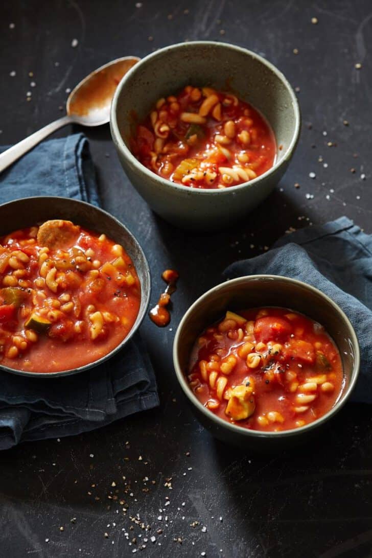 Minestronesoep met pasta en groenten - Italiaanse soep - Simone's Kitchen