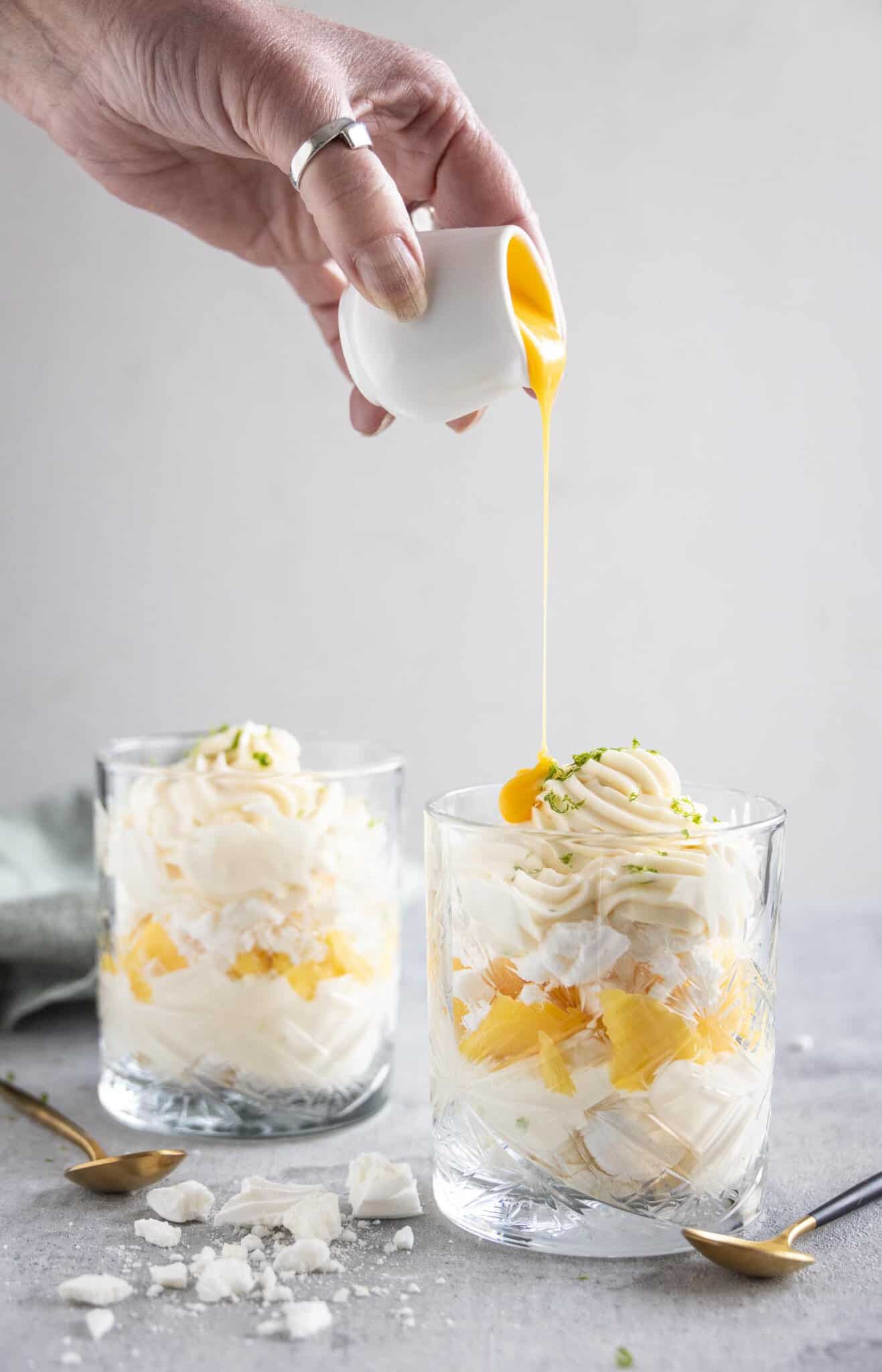 Paasdessert Eton mess met lemon curd en advocaat - Simone's Kitchen