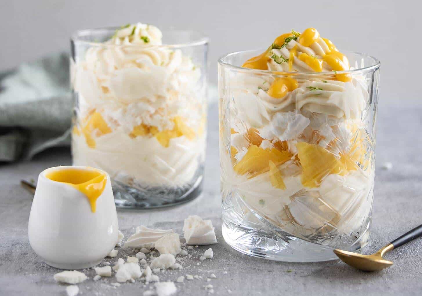 Paasdessert Eton mess met lemon curd en advocaat - Simone's Kitchen