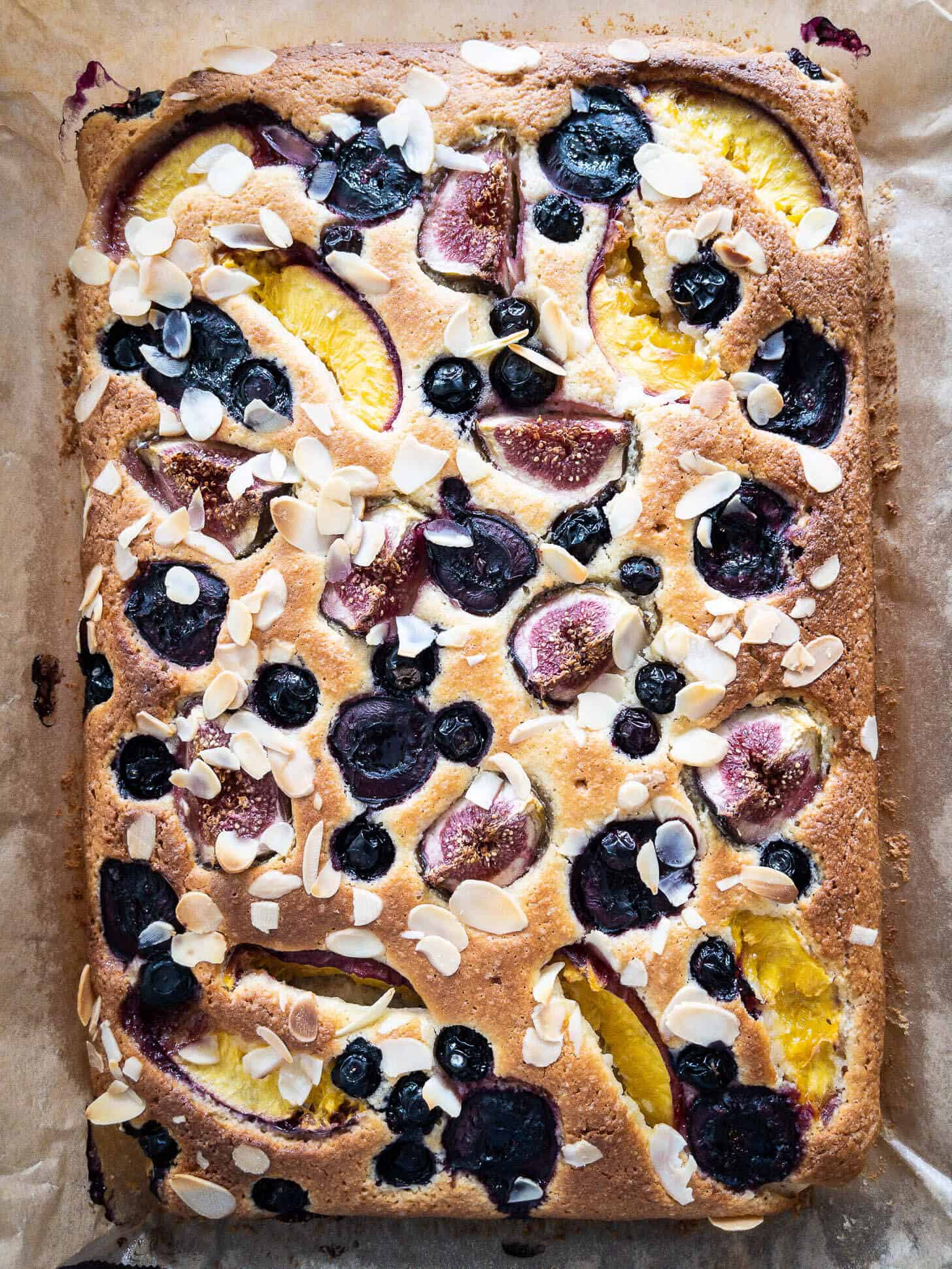 Glutenvrije plaatcake met zomerfruit - Simone's Kitchen