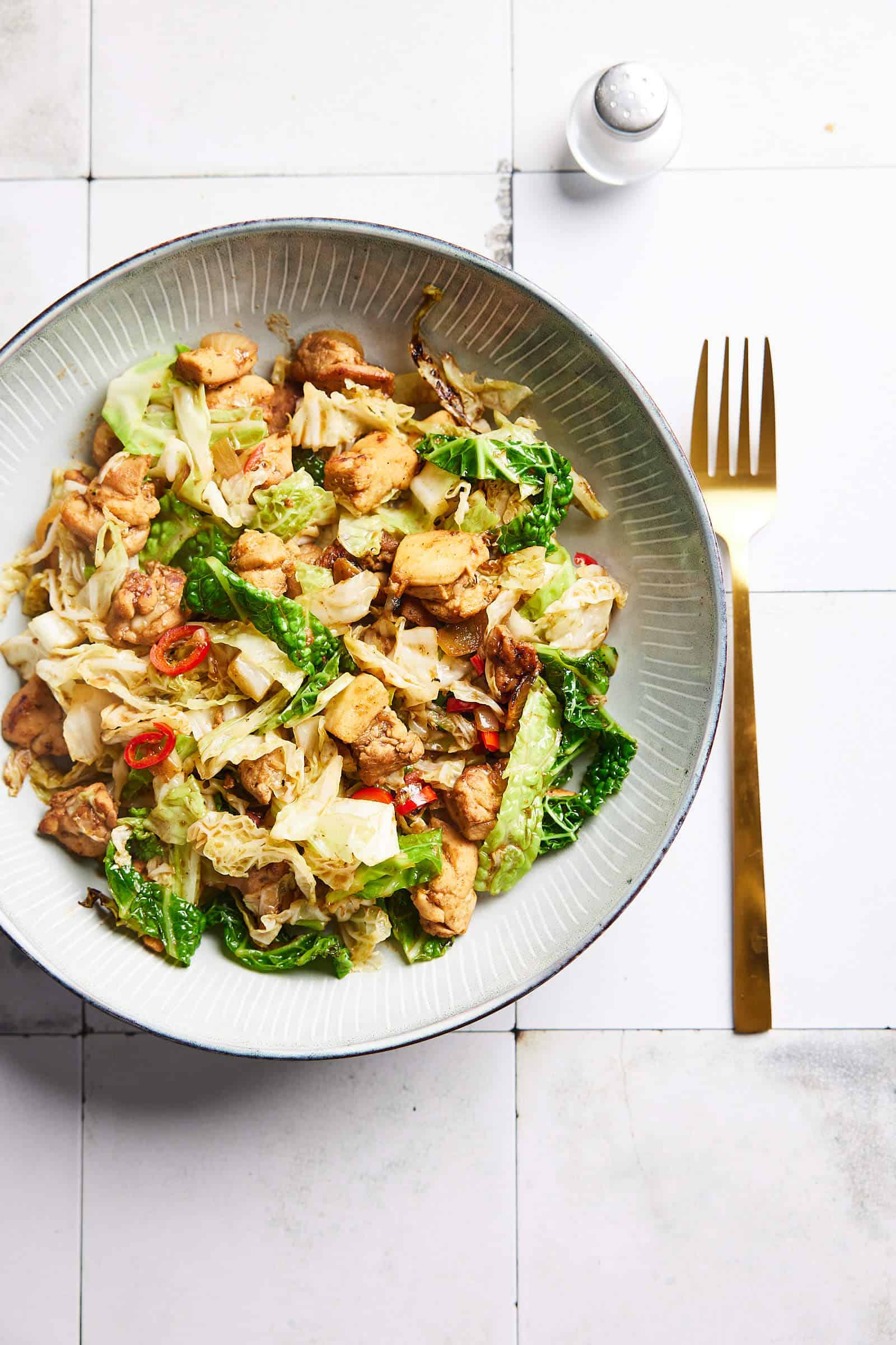 Groene kool roerbak met kip - Simone's Kitchen