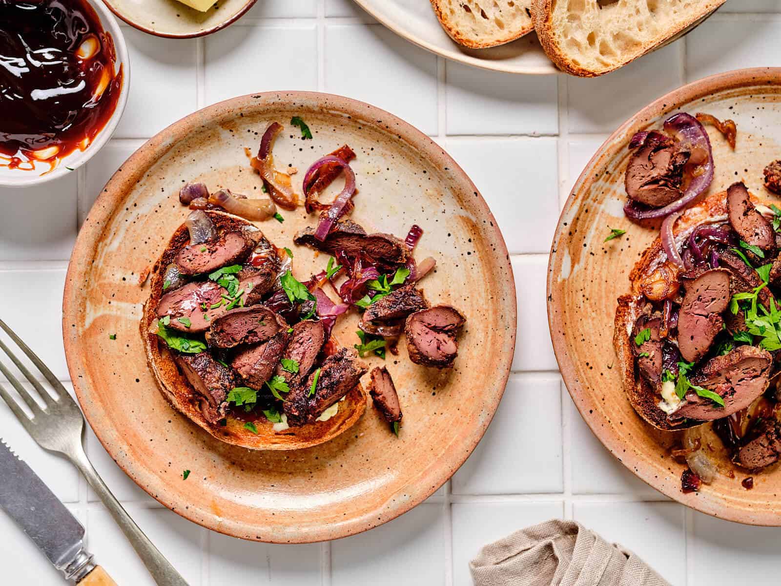 Kippenlever uit de airfryer op toast - Simone's Kitchen