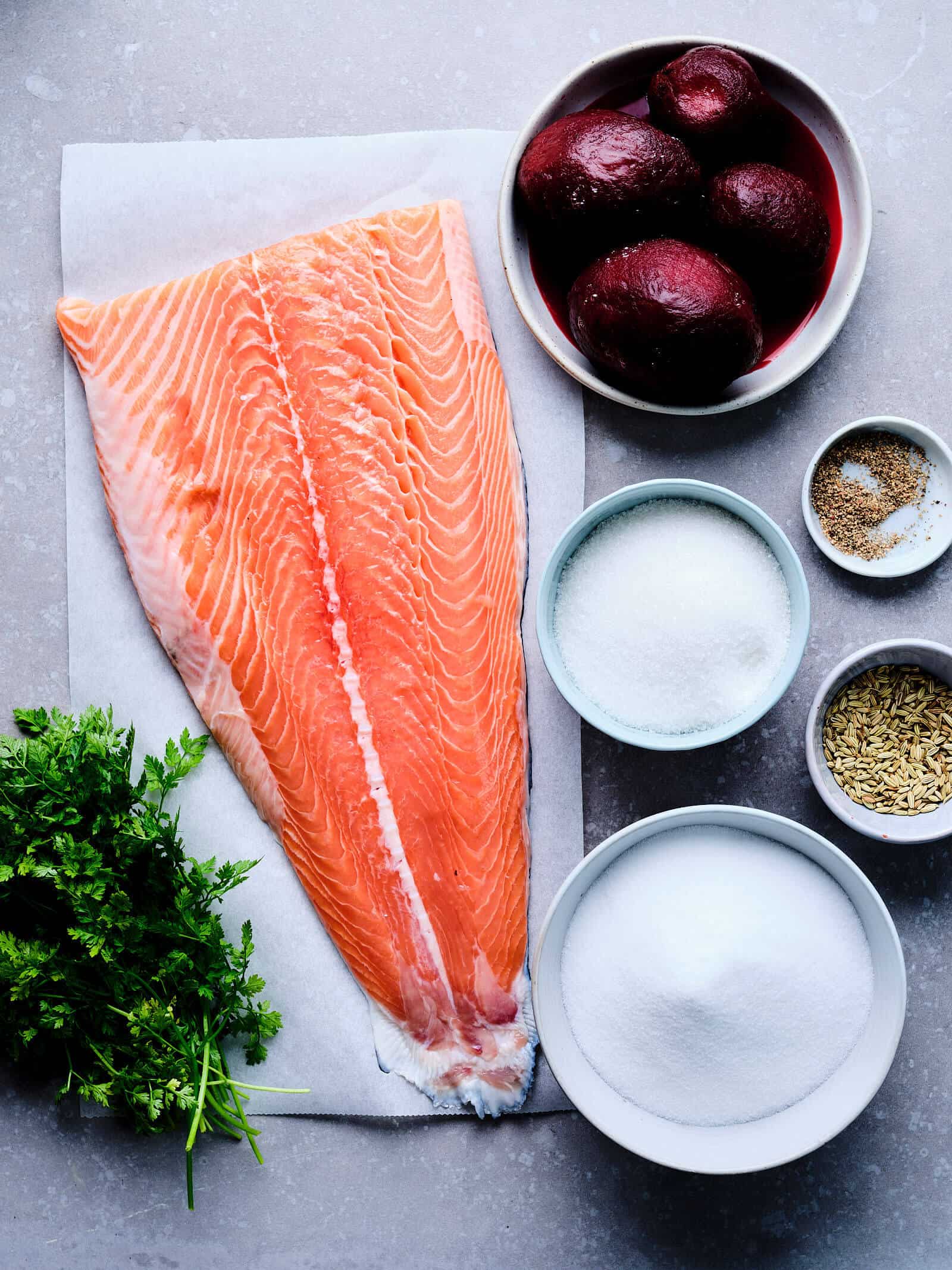 Hoe maak je gravad lax (ingelegde zalm) met biet - Simone's Kitchen