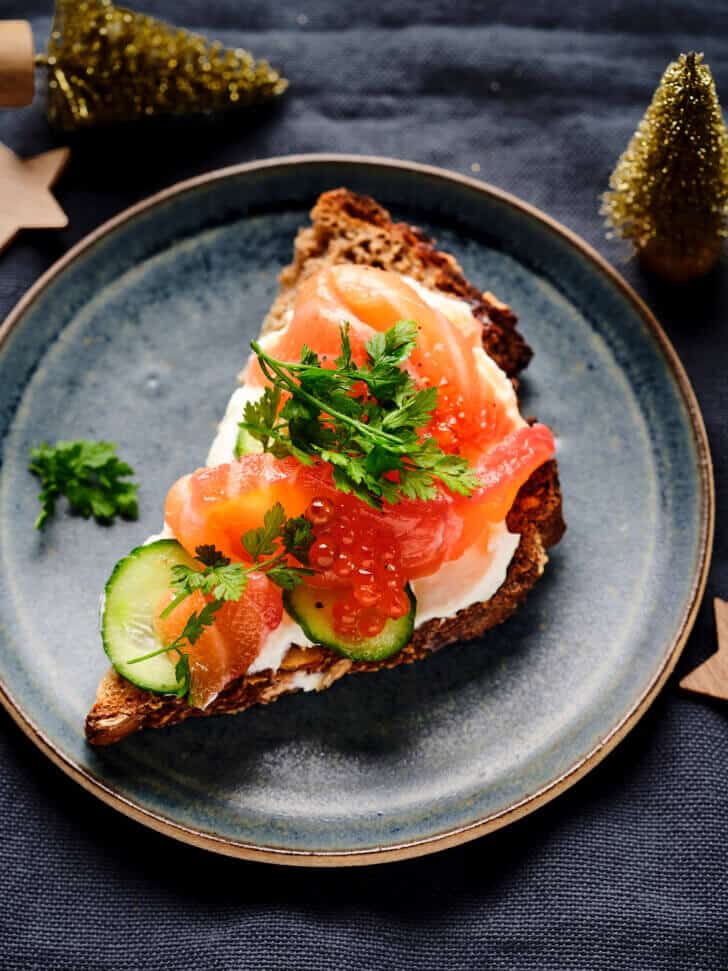 Hoe maak je gravad lax (ingelegde zalm) met biet - Simone's Kitchen